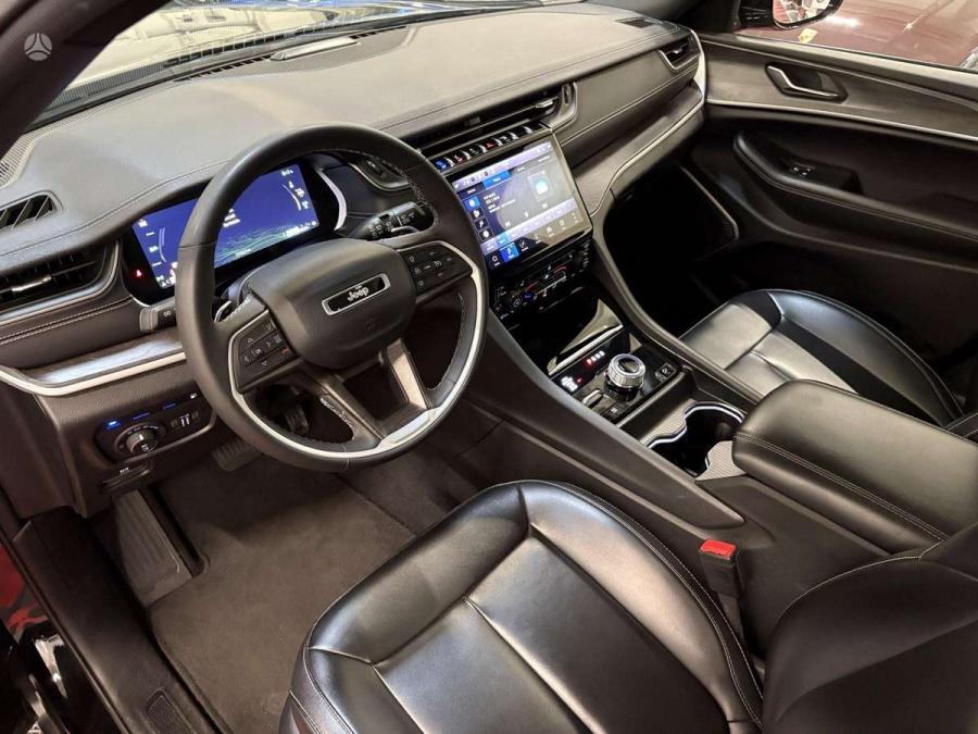Black Jeep Grand Cherokee 2024 in Vilnius, with an engine capacity of 2.00 L and mileage of 56 thousand km for 41990 €, photo 12 on AUTOMOTO.COM.LV
