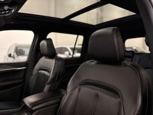 Black Jeep Grand Cherokee 2024 in Vilnius, with an engine capacity of 2.00 L and mileage of 56 thousand km for 41990 €, photo 17 on AUTOMOTO.COM.LV