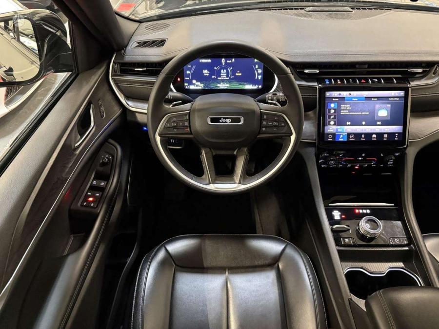 Black Jeep Grand Cherokee 2024 in Vilnius, with an engine capacity of 2.00 L and mileage of 56 thousand km for 41990 €, photo 22 on AUTOMOTO.COM.LV