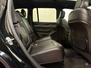 Black Jeep Grand Cherokee 2024 in Vilnius, with an engine capacity of 2.00 L and mileage of 56 thousand km for 41990 €, photo 34 on AUTOMOTO.COM.LV