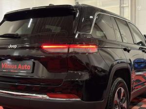 Black Jeep Grand Cherokee 2024 in Vilnius, with an engine capacity of 2.00 L and mileage of 56 thousand km for 39990 €, photo 9 on AUTOMOTO.COM.LV
