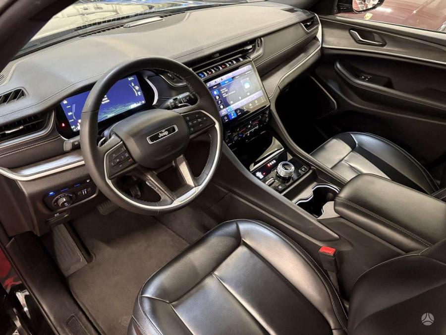 Black Jeep Grand Cherokee 2024 in Vilnius, with an engine capacity of 2.00 L and mileage of 56 thousand km for 39990 €, photo 12 on AUTOMOTO.COM.LV