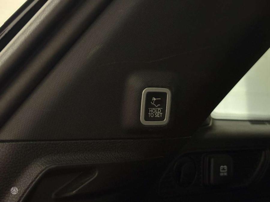 Black Jeep Grand Cherokee 2024 in Vilnius, with an engine capacity of 2.00 L and mileage of 56 thousand km for 39990 €, photo 37 on AUTOMOTO.COM.LV