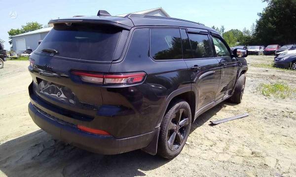 Black Jeep Grand Cherokee 2024 in Klaipeda, with an engine capacity of 3.60 L and mileage of 33 thousand km for 18150 €, photo 4 on AUTOMOTO.COM.LV