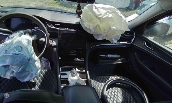Black Jeep Grand Cherokee 2024 in Klaipeda, with an engine capacity of 3.60 L and mileage of 33 thousand km for 18150 €, photo 6 on AUTOMOTO.COM.LV