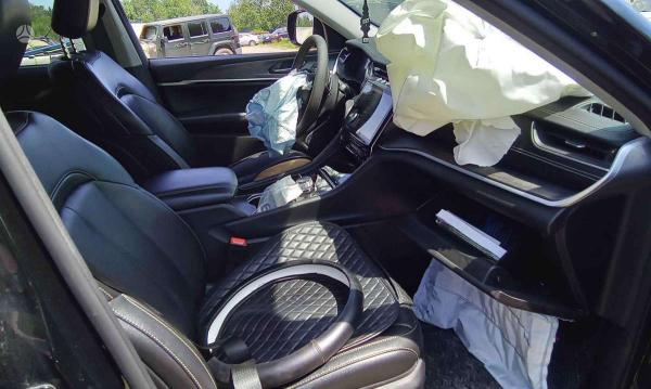 Black Jeep Grand Cherokee 2024 in Klaipeda, with an engine capacity of 3.60 L and mileage of 33 thousand km for 18150 €, photo 9 on AUTOMOTO.COM.LV