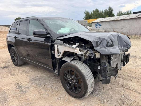 Black Jeep Grand Cherokee 2024 in Siauliai, with an engine capacity of 3.60 L and mileage of 55 thousand km for 13800 €, photo 3 on AUTOMOTO.COM.LV