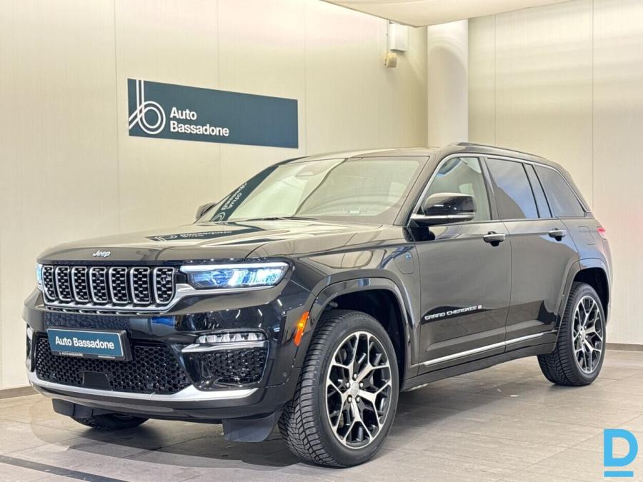 Melns Jeep Grand Cherokee 2025 Rīga, ar dzinēja tilpumu 2.00 L un nobraukumu 8 tūkst. km par 72990 €, foto 1 vietnē AUTOMOTO.COM.LV