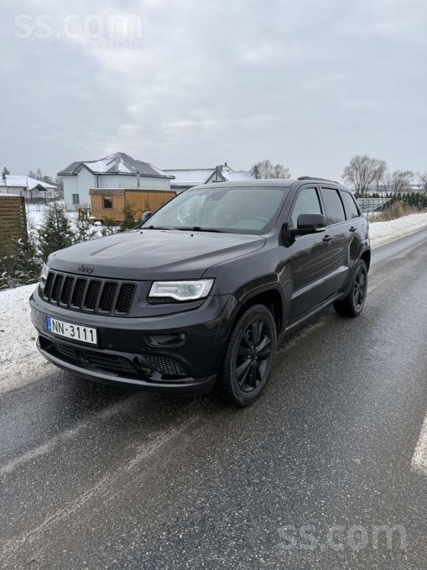 Black Jeep Grand Cherokee 2014 in Riga, with an engine capacity of 3.00 L and mileage of 213 thousand km for 15000 €, photo 1 on AUTOMOTO.COM.LV