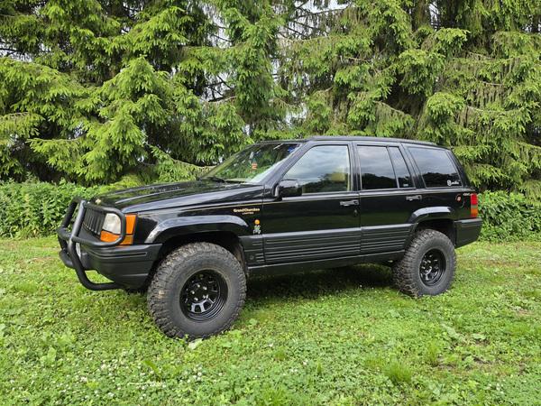 Melns Jeep Grand Cherokee 1995 Rakvere, ar dzinēja tilpumu 5.20 L un nobraukumu 316 tūkst. km par 5500 €, foto 5 vietnē AUTOMOTO.COM.LV