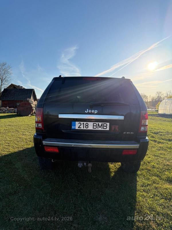 Black Jeep Grand Cherokee 2009 in Tallinn, with an engine capacity of 3.00 L and mileage of 304 thousand km for 4500 €, photo 6 on AUTOMOTO.COM.LV