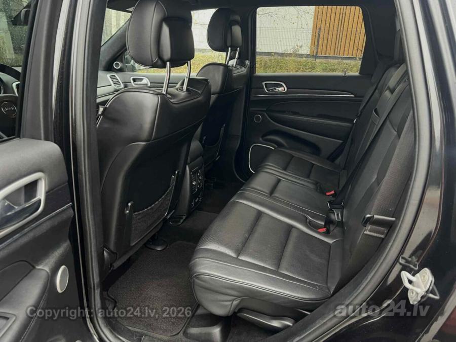 Melns Jeep Grand Cherokee 2013 Tallina, ar dzinēja tilpumu 3.00 L un nobraukumu 342 tūkst. km par 10800 €, foto 7 vietnē AUTOMOTO.COM.LV