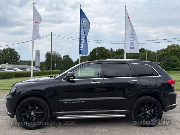 Black Jeep Grand Cherokee 2014 in Johvi, with an engine capacity of 3.00 L and mileage of 263 thousand km for 8700 €, photo 3 on AUTOMOTO.COM.LV