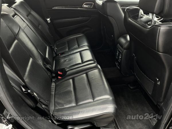 Black Jeep Grand Cherokee 2015 in Tartu, with an engine capacity of 3.00 L and mileage of 178 thousand km for 12490 €, photo 8 on AUTOMOTO.COM.LV
