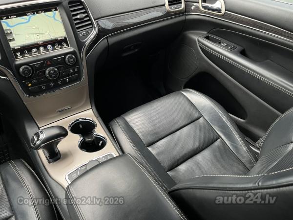 Black Jeep Grand Cherokee 2015 in Tartu, with an engine capacity of 3.00 L and mileage of 178 thousand km for 12490 €, photo 10 on AUTOMOTO.COM.LV