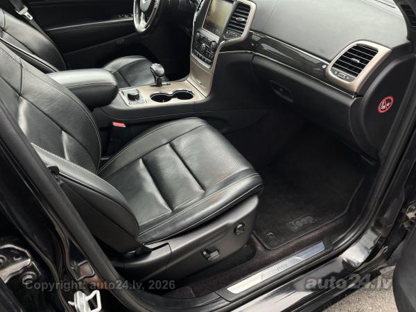 Black Jeep Grand Cherokee 2015 in Tartu, with an engine capacity of 3.00 L and mileage of 178 thousand km for 12490 €, photo 11 on AUTOMOTO.COM.LV