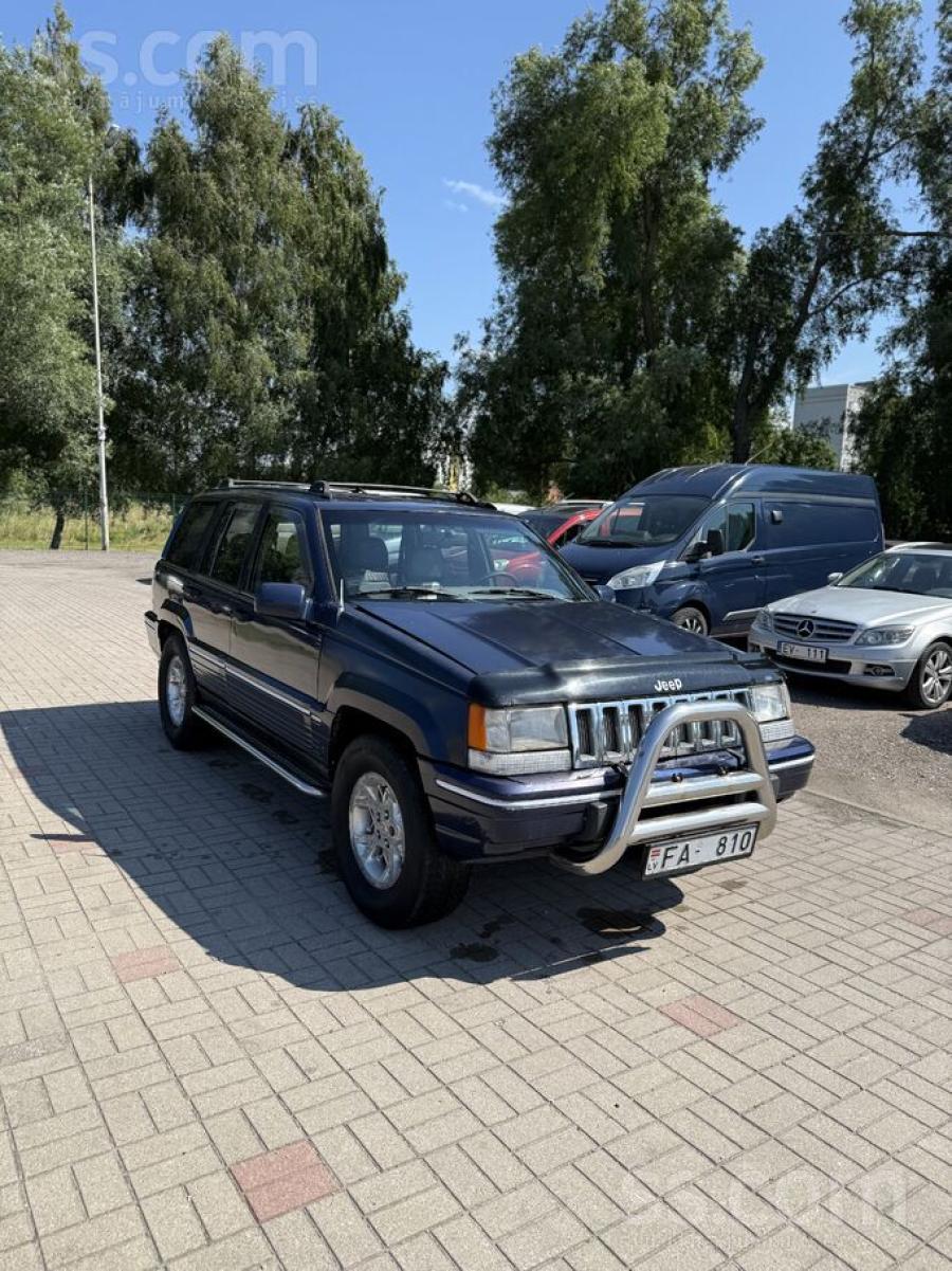 Zils Jeep Grand Cherokee 1994 Liepāja, ar dzinēja tilpumu 4.00 L un nobraukumu 280 tūkst. km par 2450 €, foto 1 vietnē AUTOMOTO.COM.LV
