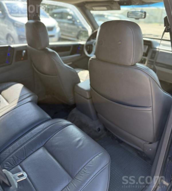 Blue Jeep Grand Cherokee 1994 in Liepaja, with an engine capacity of 4.00 L and mileage of 280 thousand km for 2450 €, photo 6 on AUTOMOTO.COM.LV