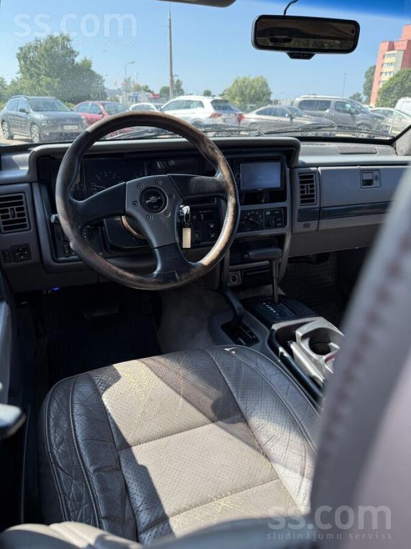 Blue Jeep Grand Cherokee 1994 in Liepaja, with an engine capacity of 4.00 L and mileage of 280 thousand km for 2450 €, photo 7 on AUTOMOTO.COM.LV