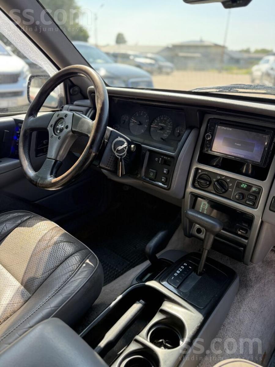Zils Jeep Grand Cherokee 1994 Liepāja, ar dzinēja tilpumu 4.00 L un nobraukumu 280 tūkst. km par 2450 €, foto 9 vietnē AUTOMOTO.COM.LV