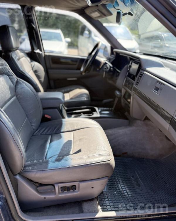 Blue Jeep Grand Cherokee 1994 in Liepaja, with an engine capacity of 4.00 L and mileage of 280 thousand km for 2450 €, photo 9 on AUTOMOTO.COM.LV