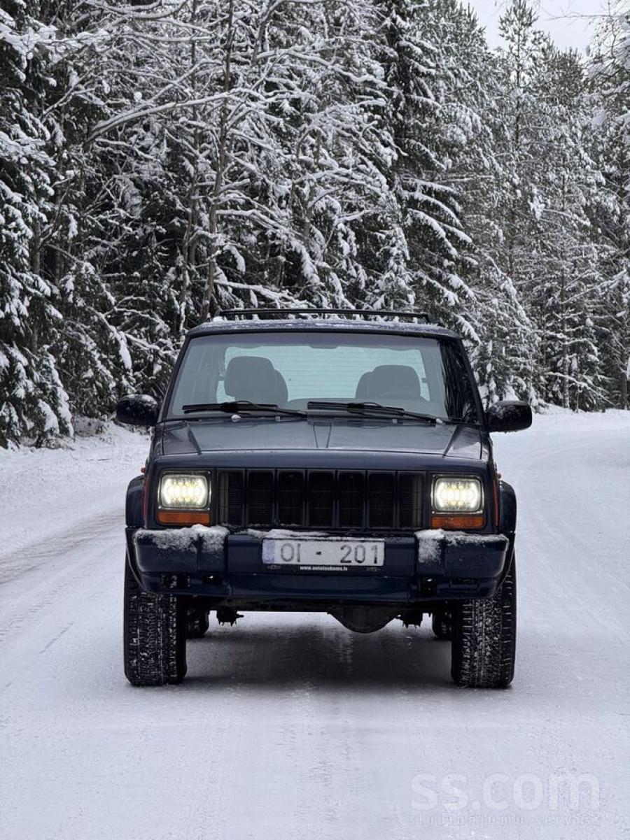 Zils Jeep Grand Cherokee 2001 Cēsis, ar dzinēja tilpumu 2.50 L un nobraukumu 235 tūkst. km par 4200 €, foto 4 vietnē AUTOMOTO.COM.LV