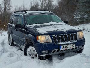 Zils Jeep Grand Cherokee 2003 Viļņa, ar dzinēja tilpumu 2.69 L un nobraukumu 355 tūkst. km par 3499 €, foto  vietnē AUTOMOTO.COM.LV