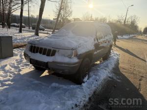 Blue Jeep Grand Cherokee 2003 in Riga, with an engine capacity of 2.70 L and mileage of 257 thousand km for 2700 €, photo 8 on AUTOMOTO.COM.LV