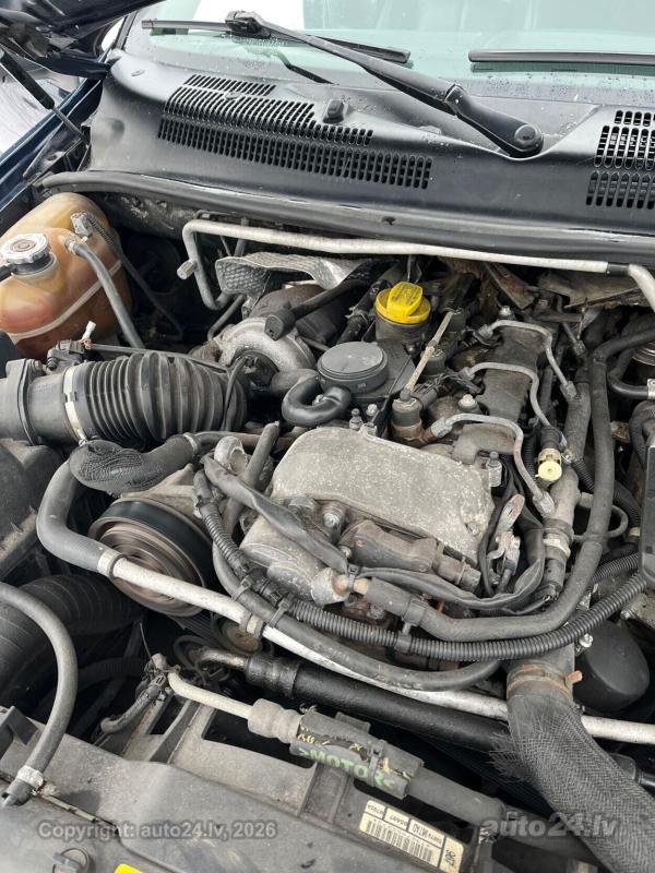 Zils Jeep Grand Cherokee 2003 Valga, ar dzinēja tilpumu 2.70 L un nobraukumu 0 tūkst. km par 3499 €, foto 11 vietnē AUTOMOTO.COM.LV