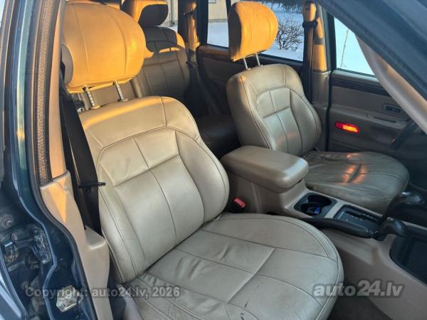 Zils Jeep Grand Cherokee 2003 Tallina, ar dzinēja tilpumu 2.70 L un nobraukumu 420 tūkst. km par 3600 €, foto 10 vietnē AUTOMOTO.COM.LV