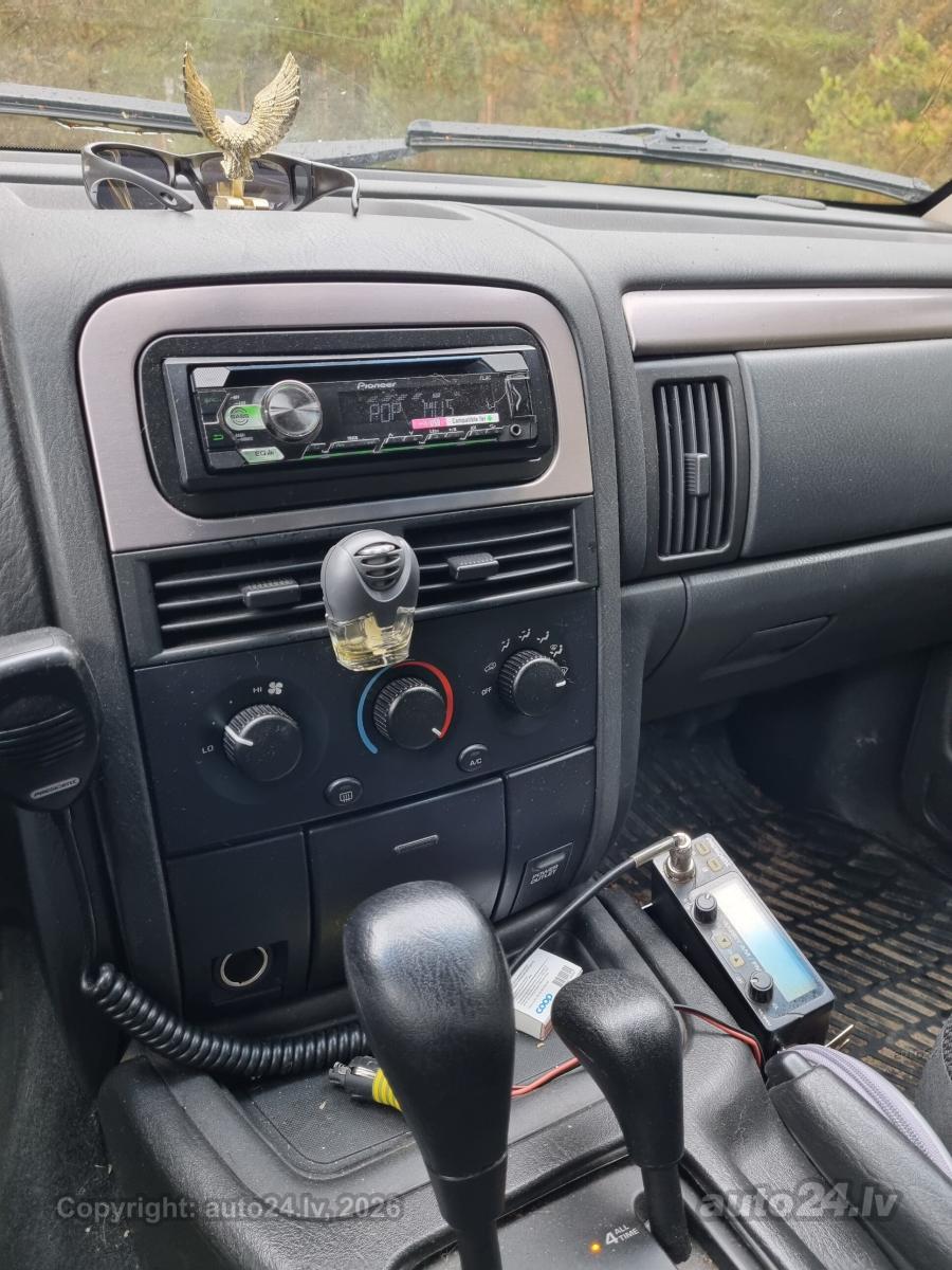 Zils Jeep Grand Cherokee 2003 Tallina, ar dzinēja tilpumu 2.70 L un nobraukumu 427 tūkst. km par 5000 €, foto 11 vietnē AUTOMOTO.COM.LV