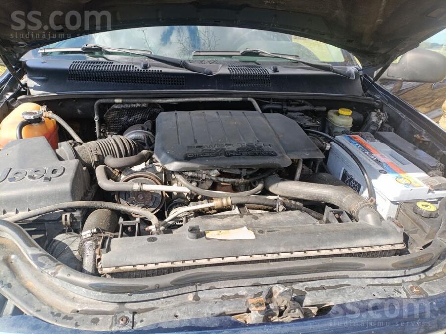 Blue Jeep Grand Cherokee 2004 in Saldus, with an engine capacity of 2.70 L and mileage of 260 thousand km for 4500 €, photo 6 on AUTOMOTO.COM.LV