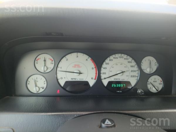 Blue Jeep Grand Cherokee 2004 in Saldus, with an engine capacity of 2.70 L and mileage of 260 thousand km for 4500 €, photo 6 on AUTOMOTO.COM.LV