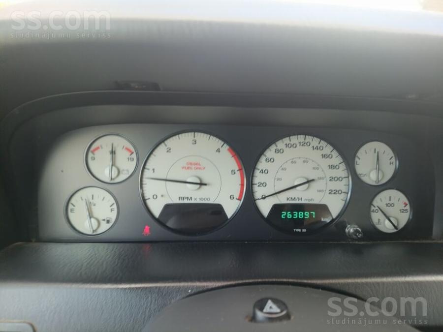 Blue Jeep Grand Cherokee 2004 in Saldus, with an engine capacity of 2.70 L and mileage of 260 thousand km for 4500 €, photo 7 on AUTOMOTO.COM.LV