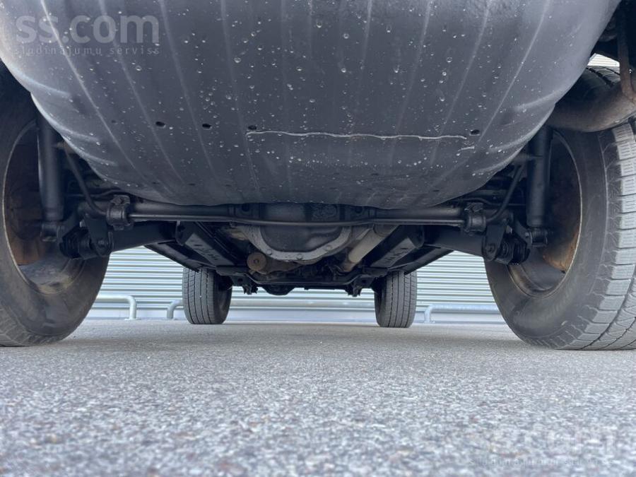 Zils Jeep Grand Cherokee 2004 Rīga, ar dzinēja tilpumu 2.70 L un nobraukumu 323 tūkst. km par 3650 €, foto 23 vietnē AUTOMOTO.COM.LV