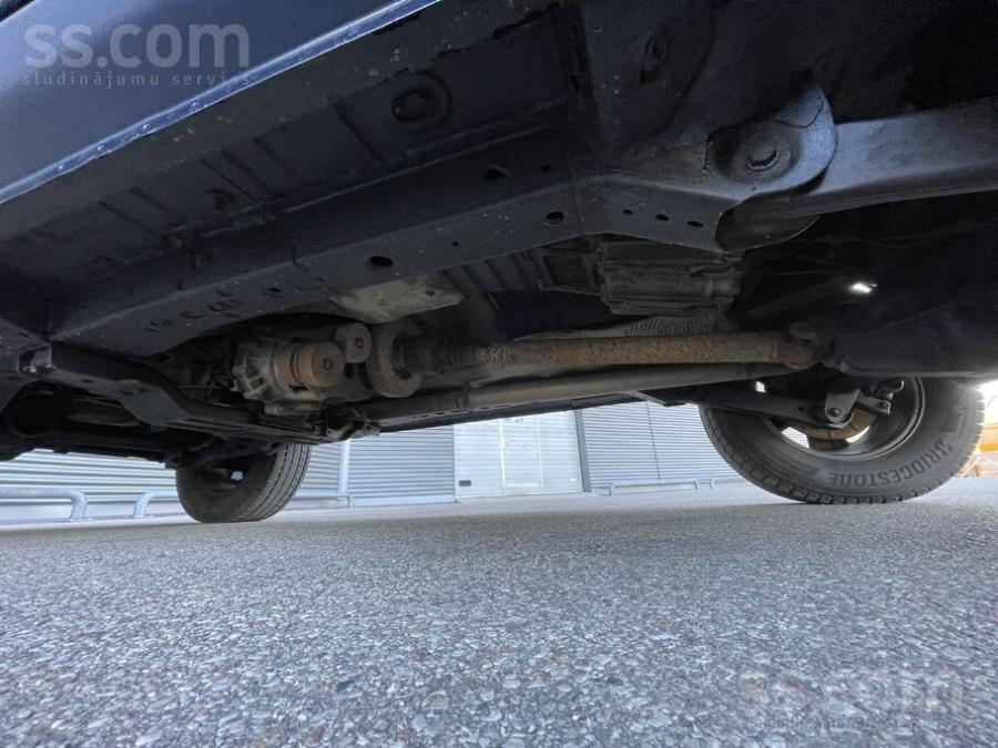 Zils Jeep Grand Cherokee 2004 Rīga, ar dzinēja tilpumu 2.70 L un nobraukumu 323 tūkst. km par 3650 €, foto 24 vietnē AUTOMOTO.COM.LV