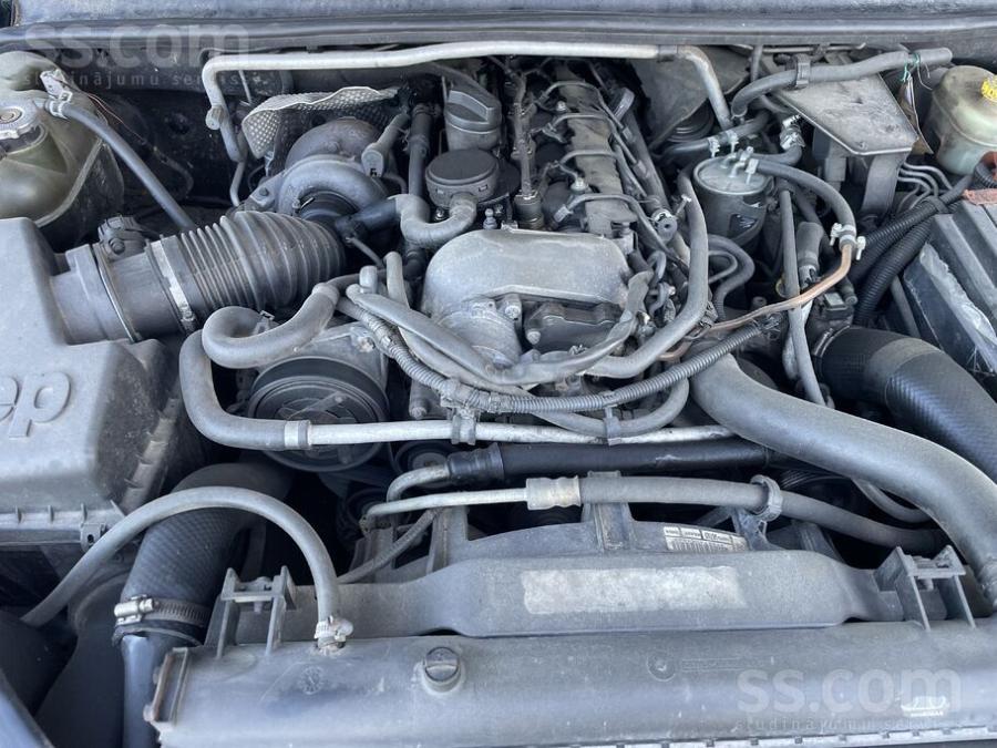 Zils Jeep Grand Cherokee 2004 Rīga, ar dzinēja tilpumu 2.70 L un nobraukumu 323 tūkst. km par 3650 €, foto 25 vietnē AUTOMOTO.COM.LV