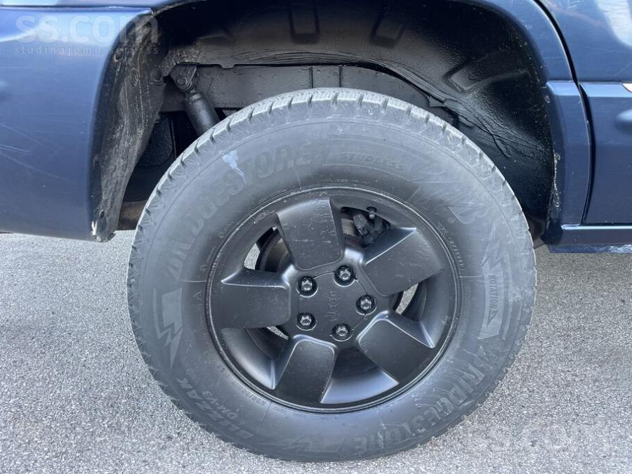 Zils Jeep Grand Cherokee 2004 Rīga, ar dzinēja tilpumu 2.70 L un nobraukumu 323 tūkst. km par 3650 €, foto 28 vietnē AUTOMOTO.COM.LV