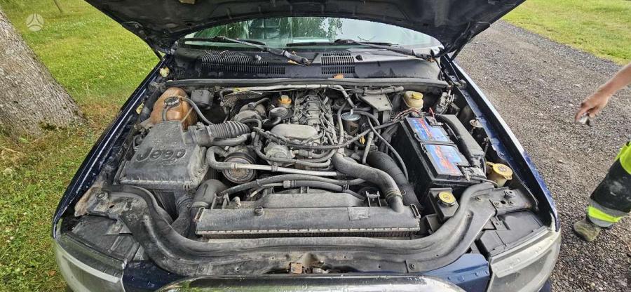 Blue Jeep Grand Cherokee 2004 in Vilnius, with an engine capacity of 2.69 L and mileage of 465 thousand km for 3500 €, photo 12 on AUTOMOTO.COM.LV