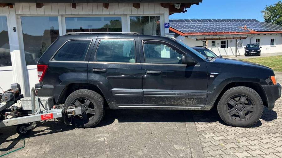 Zils Jeep Grand Cherokee 2005 Utena, ar dzinēja tilpumu 4.70 L un nobraukumu 204 tūkst. km par 2650 €, foto 4 vietnē AUTOMOTO.COM.LV
