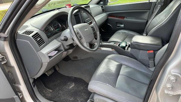 Zils Jeep Grand Cherokee 2007 Viļņa, ar dzinēja tilpumu 2.98 L un nobraukumu 610 tūkst. km par 530 €, foto 2 vietnē AUTOMOTO.COM.LV