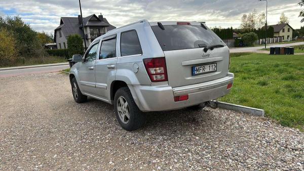 Zils Jeep Grand Cherokee 2007 Viļņa, ar dzinēja tilpumu 2.98 L un nobraukumu 610 tūkst. km par 530 €, foto 4 vietnē AUTOMOTO.COM.LV