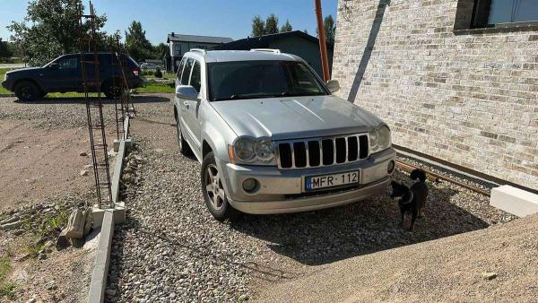 Zils Jeep Grand Cherokee 2007 Viļņa, ar dzinēja tilpumu 2.98 L un nobraukumu 610 tūkst. km par 530 €, foto 8 vietnē AUTOMOTO.COM.LV