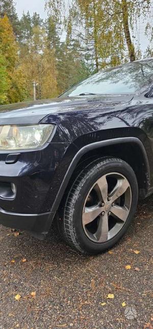 Zils Jeep Grand Cherokee 2011 Viļņa, ar dzinēja tilpumu 2.99 L un nobraukumu 290 tūkst. km par 11000 €, foto 13 vietnē AUTOMOTO.COM.LV