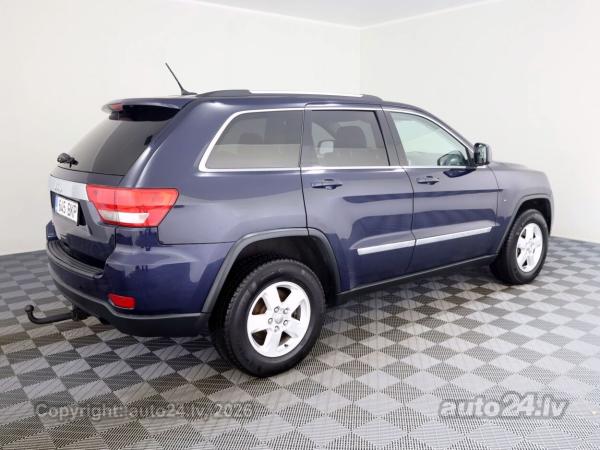 Zils Jeep Grand Cherokee 2012 Tallina, ar dzinēja tilpumu 3.60 L un nobraukumu 241 tūkst. km par 5999 €, foto 3 vietnē AUTOMOTO.COM.LV