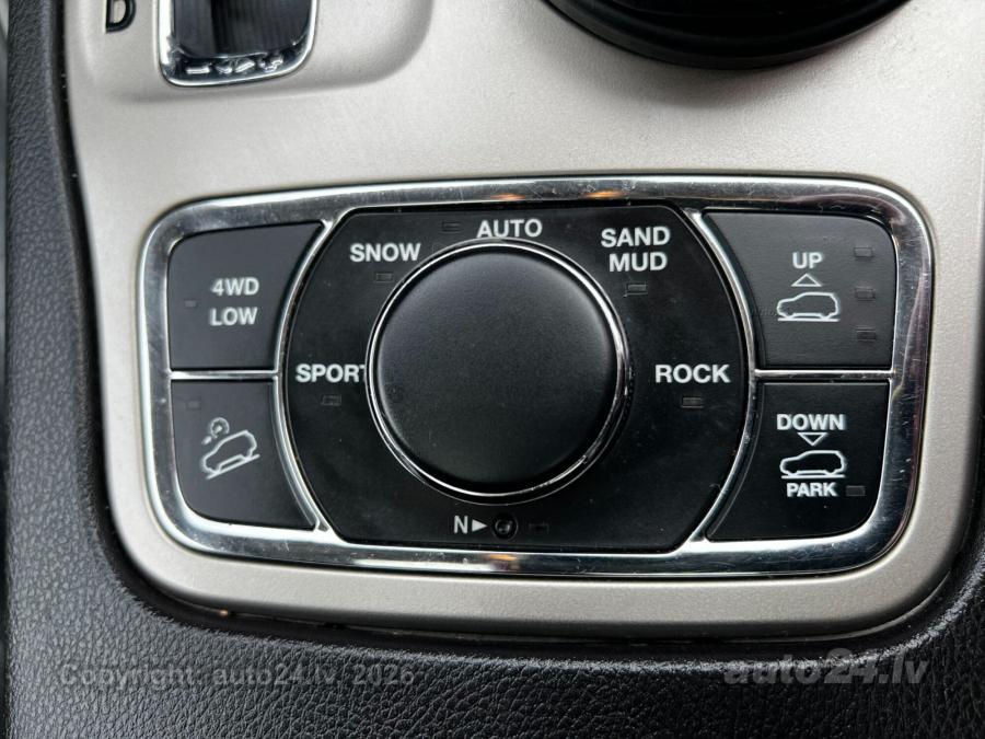 Blue Jeep Grand Cherokee 2012 in Tallinn, with an engine capacity of 3.00 L and mileage of 286 thousand km for 9300 €, photo 11 on AUTOMOTO.COM.LV