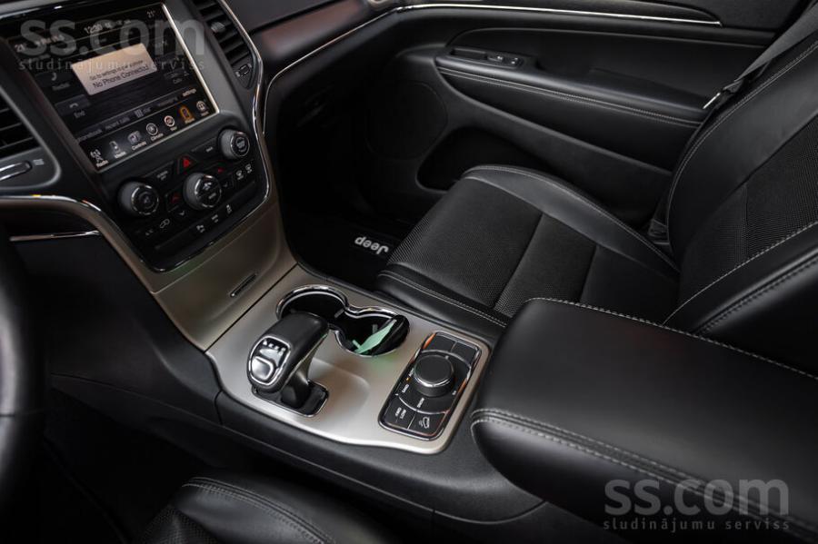 Blue Jeep Grand Cherokee 2013 in Jelgava, with an engine capacity of 3.00 L and mileage of 0 thousand km for 12200 €, photo 9 on AUTOMOTO.COM.LV