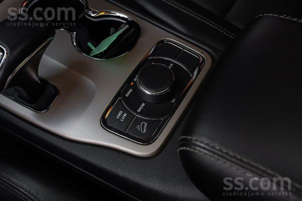 Zils Jeep Grand Cherokee 2013 Jelgava, ar dzinēja tilpumu 3.00 L un nobraukumu 0 tūkst. km par 12200 €, foto 9 vietnē AUTOMOTO.COM.LV