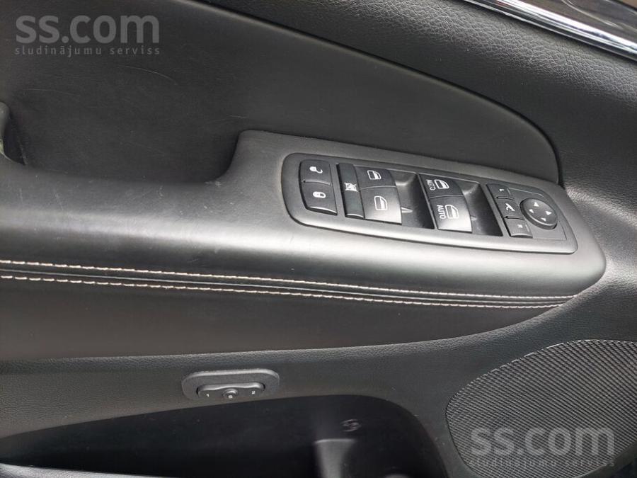 Blue Jeep Grand Cherokee 2014 in Jelgava, with an engine capacity of 3.00 L and mileage of 143 thousand km for 12000 €, photo 14 on AUTOMOTO.COM.LV