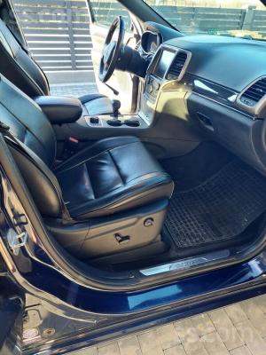 Blue Jeep Grand Cherokee 2014 in Jelgava, with an engine capacity of 3.00 L and mileage of 143 thousand km for 12000 €, photo 15 on AUTOMOTO.COM.LV